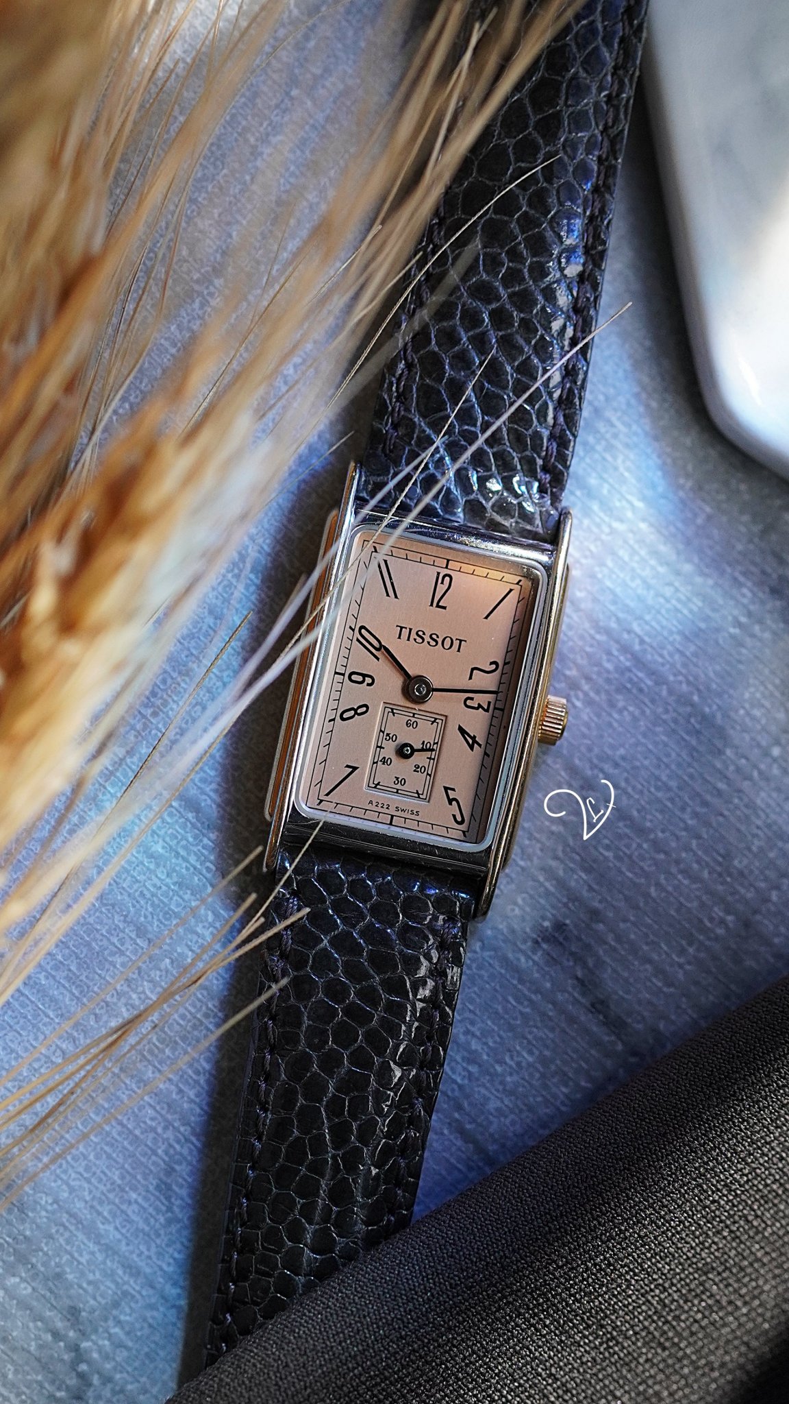 TISSOT A222 Quartz Arabic numerals - Vintage 4 life - Vintage watches